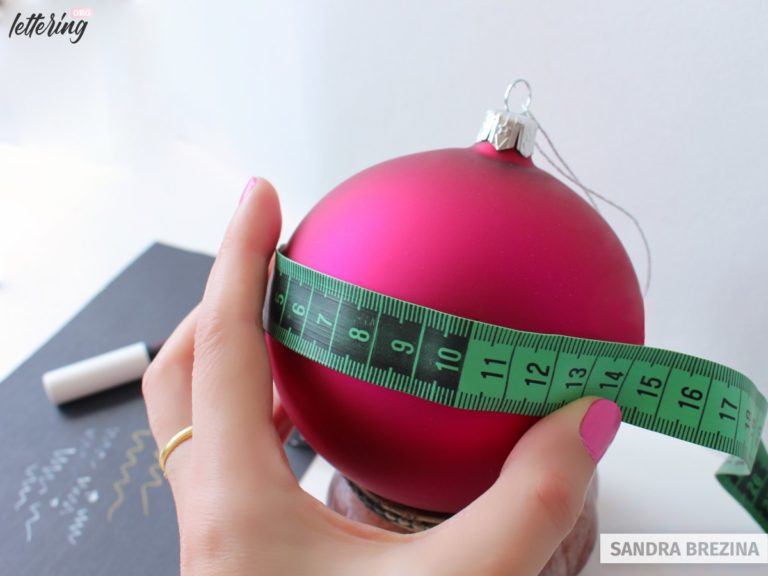 How to create gorgeous hand lettered Christmas ornaments (Tutorial)