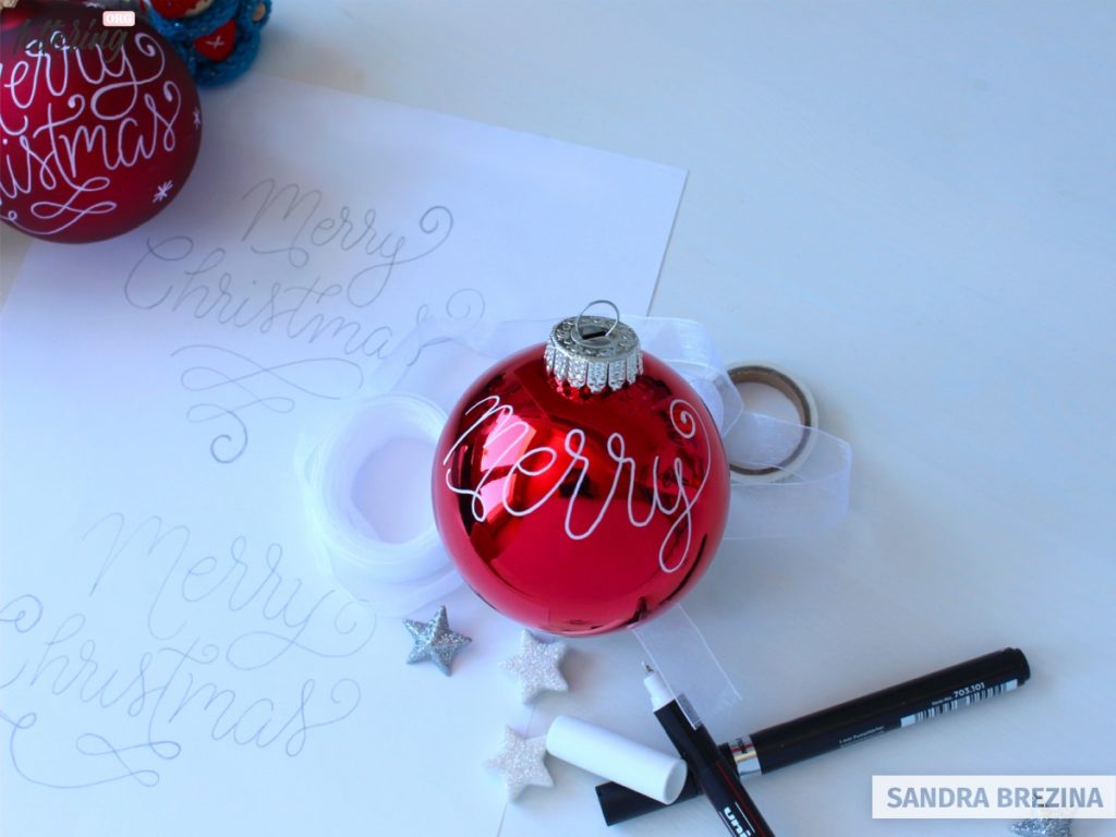 How to create gorgeous hand lettered Christmas ornaments (Tutorial)