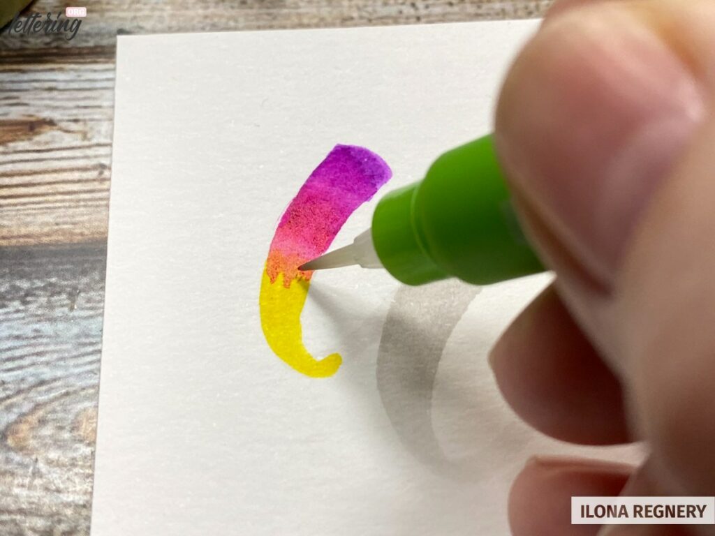 Ombre lettering - 5 amazing techniques to blend colors